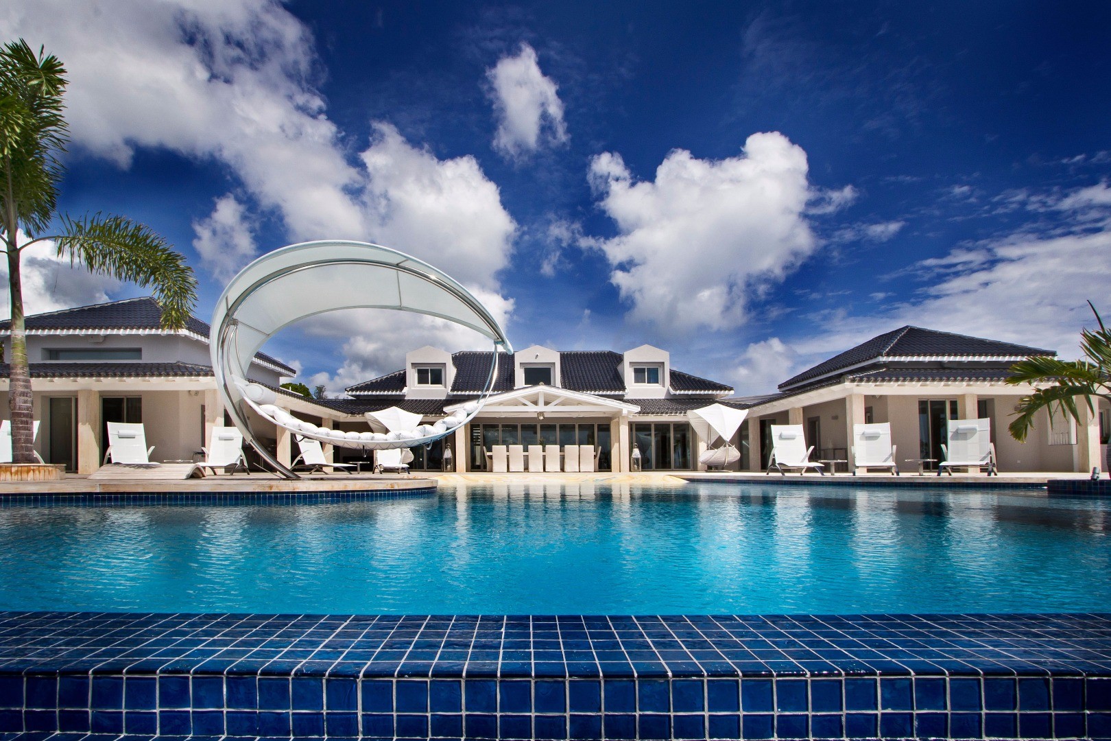 Villa Spotlight | Villa C'Est La Vie - Isle Blue