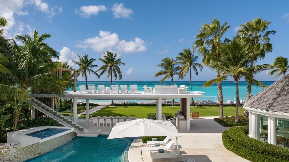 Private Villa Stay vs. Resort Explained by Isle Blue